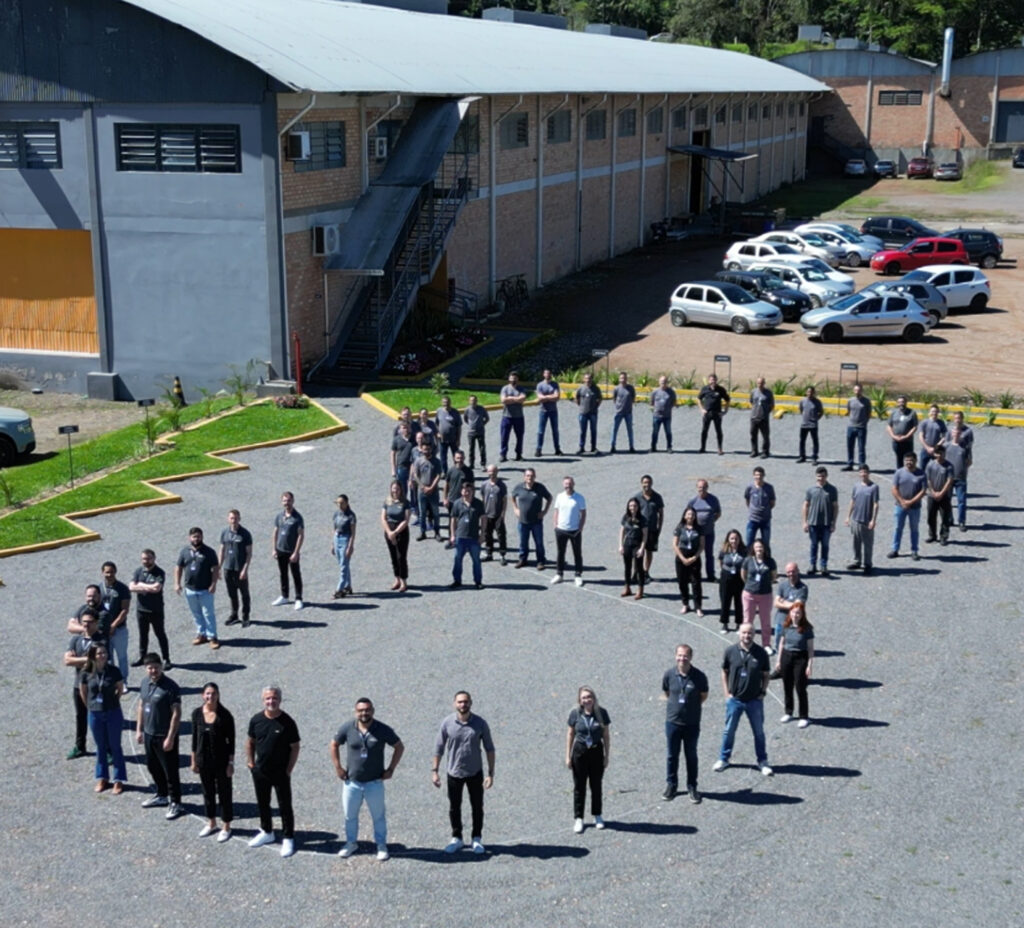 Mach CNC comemora 8 anos de história no mercado cnc